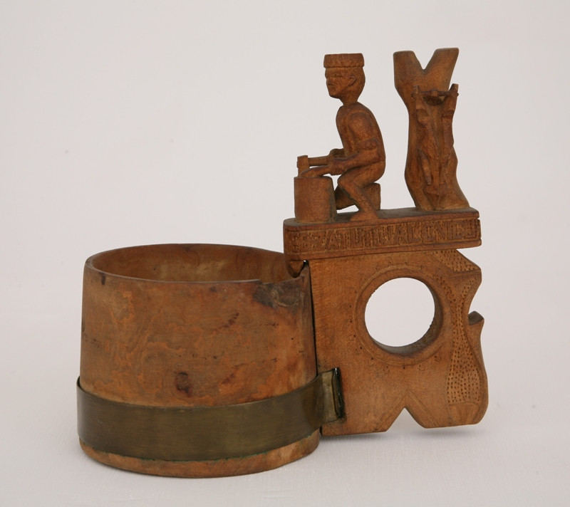 Slovenský ľudový rezbár – Črpák s figúrou valacha | Web umenia